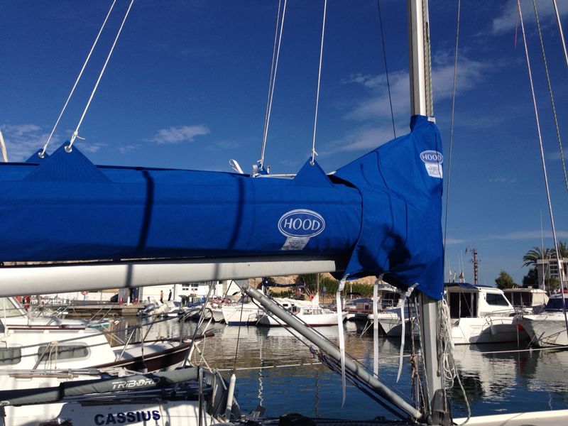 LAZY BAG CON CAPOTE AZUL PACIFICO - Hood Velas