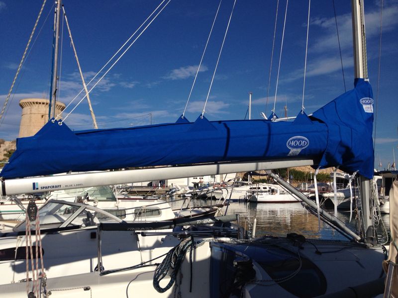 LAZY BAG CON CAPOTE AZUL PACIFICO - Hood Velas