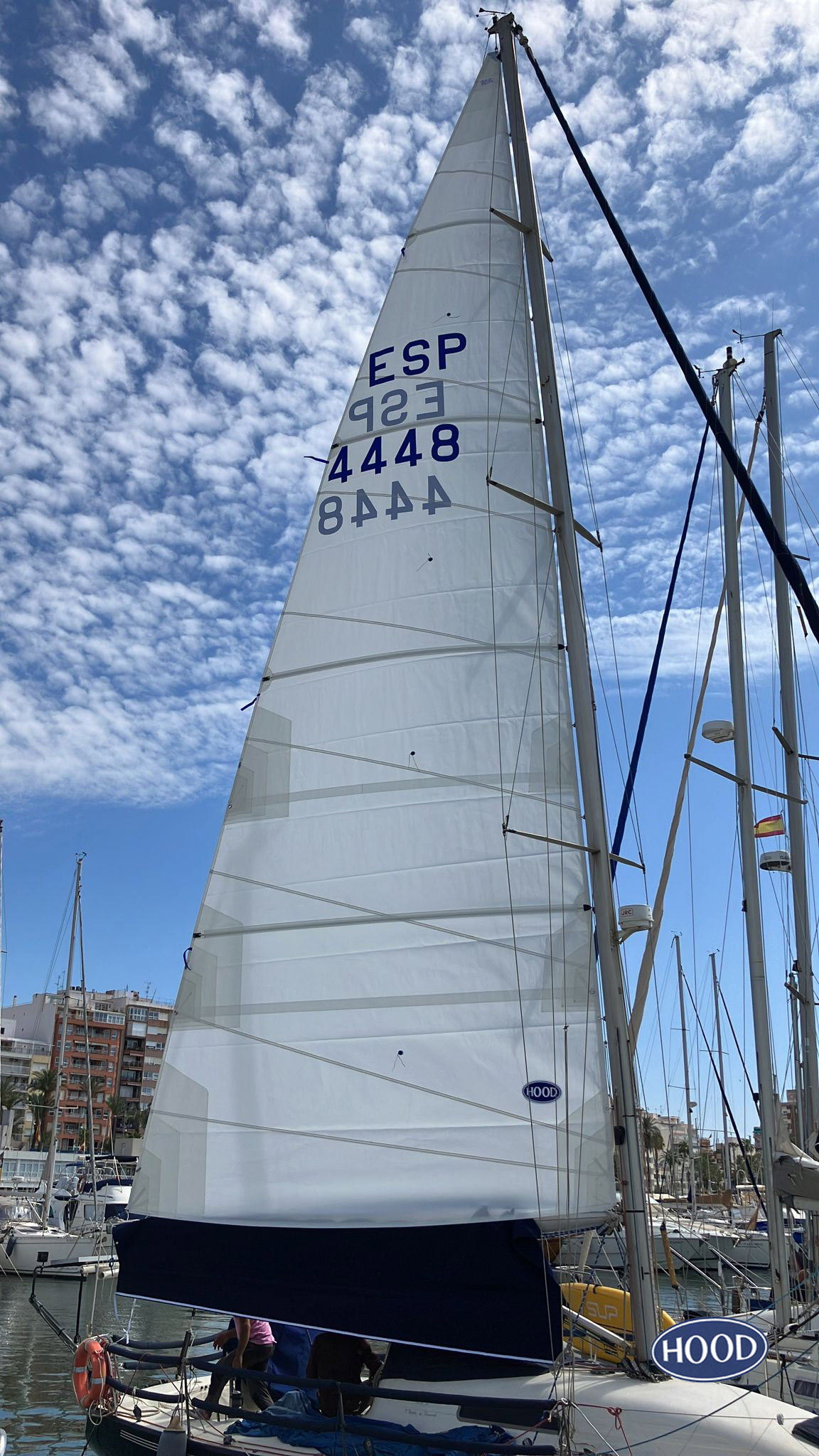 IMX 38 - Mayor cuatro sables forzados y dos rizos - Hood Velas